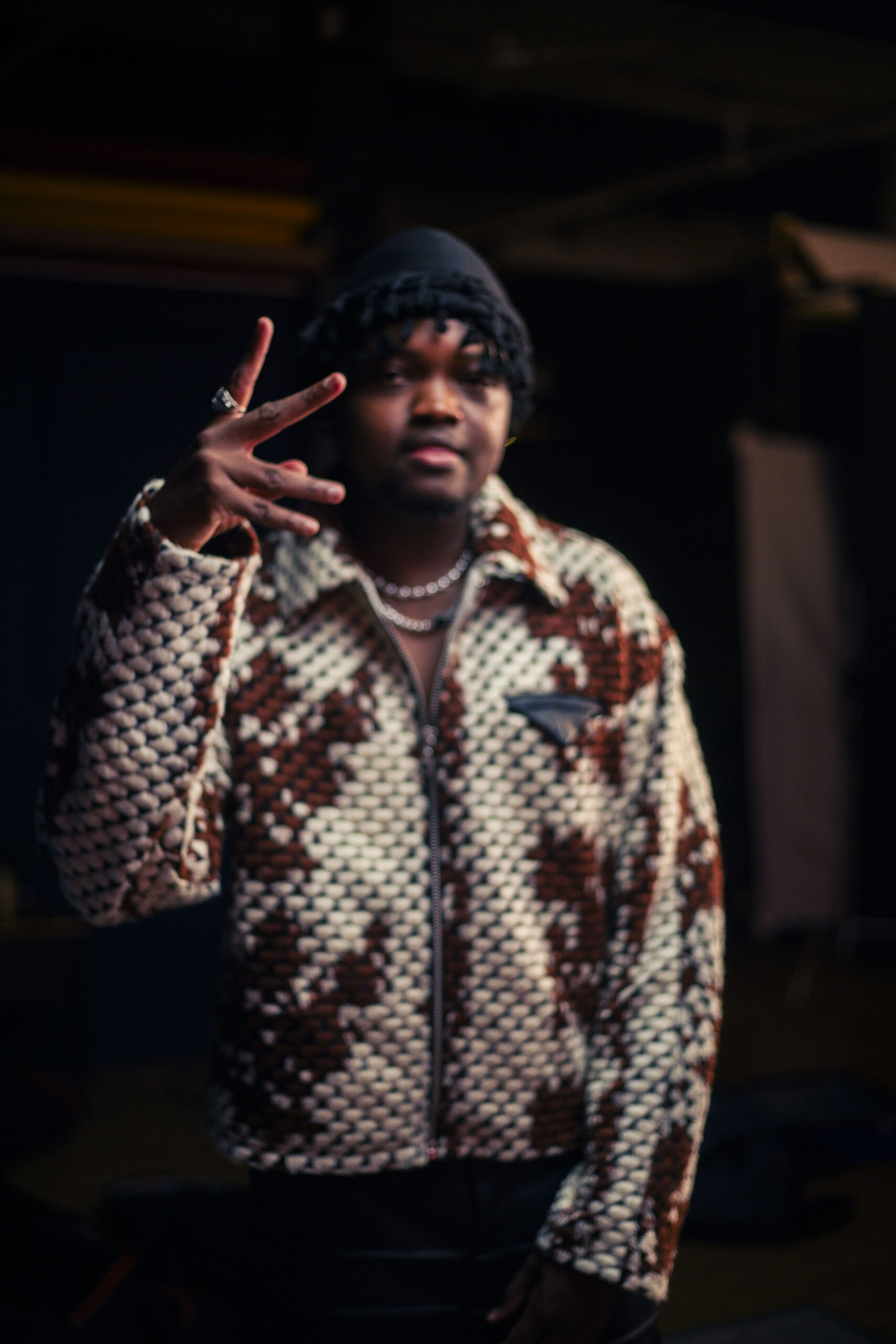 Up-and-Coming R&B Star Senny Rolls Unveils New Seductive Single ...